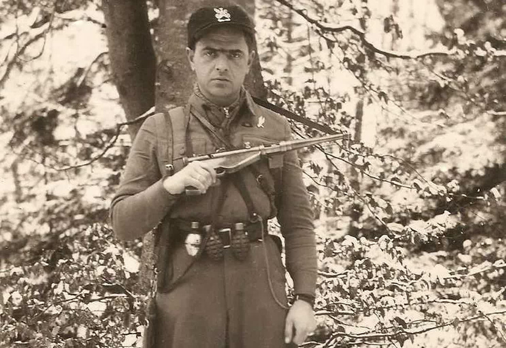BR II - polish guerrilla with KIS submachine gun - Suggestions - Enlisted